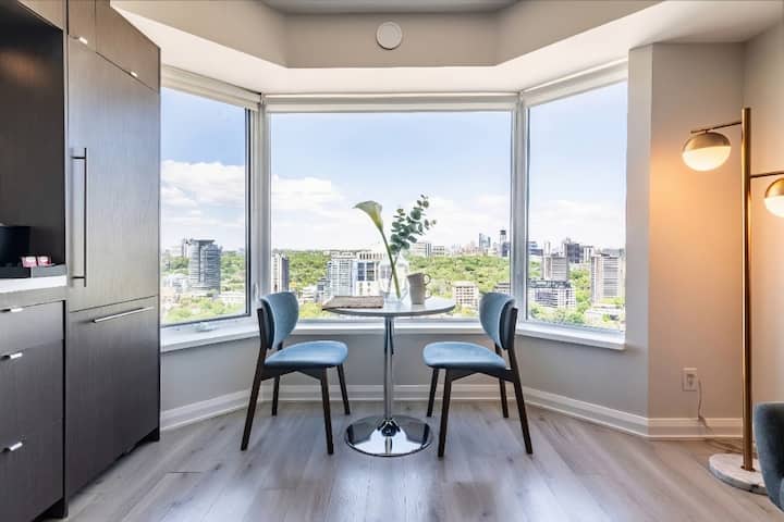 Yorkville 1br Suite | City View + Workspace - Toronto Metropolitan University