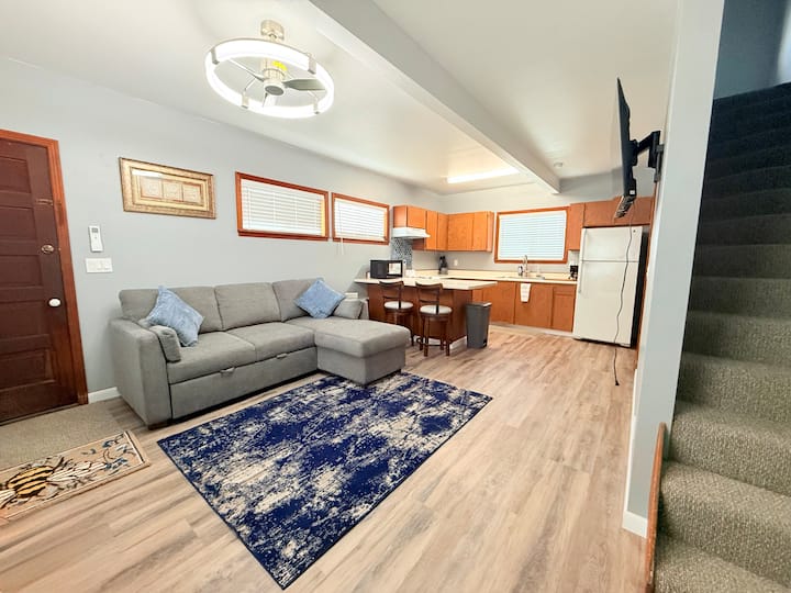 35% Monthly Discount Guesthouse W/small Yard + W/d - Eureka, CA