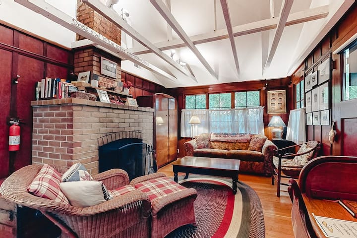 Guerneville Clearheart Grove Dog-friendly Cabin - Monte Río, CA