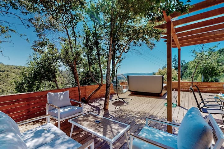 Fitch Mountain Hot Tub Cottage - ヒールスバーグ, CA