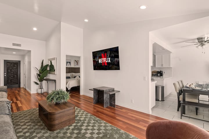 Modern Entertainers Retreat Near Attractions - San Fernando, CA
