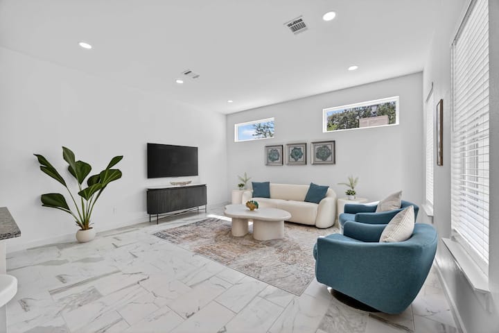 Sophisticated Home, Office, Galleria & Nrg - Houston, TX
