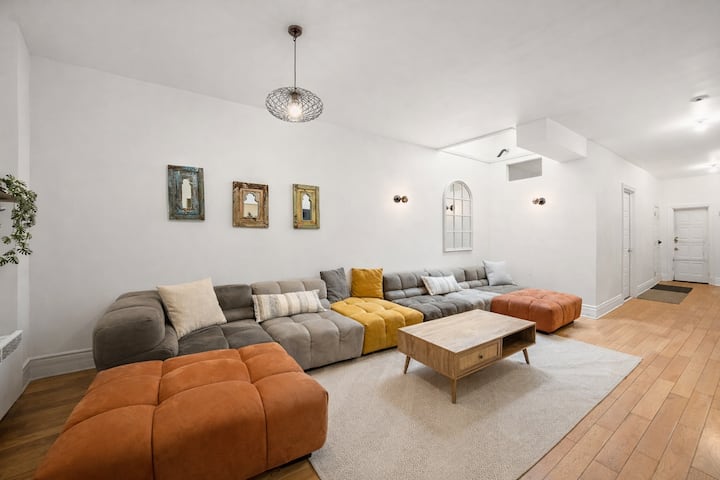 Beautiful 4br For Large Groups - Accommodates 14 - Montreal