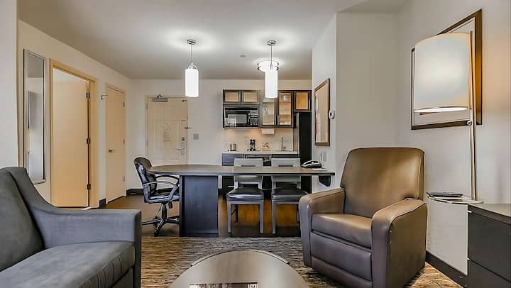 2 Pet-friendly Stay W/ Kitchen Close To Disneyland - Orange, CA