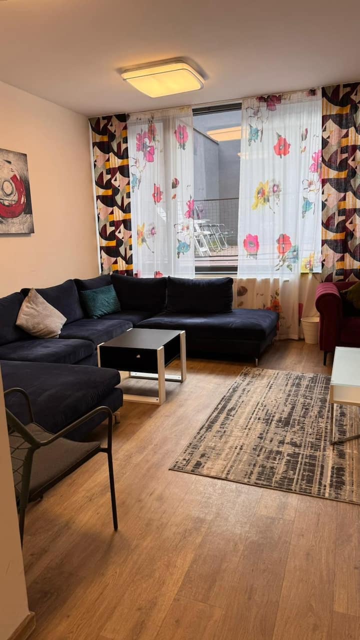 5-zimmer Wohnung Mit Terrasse – Platz Für 7 Gäste - Bonn