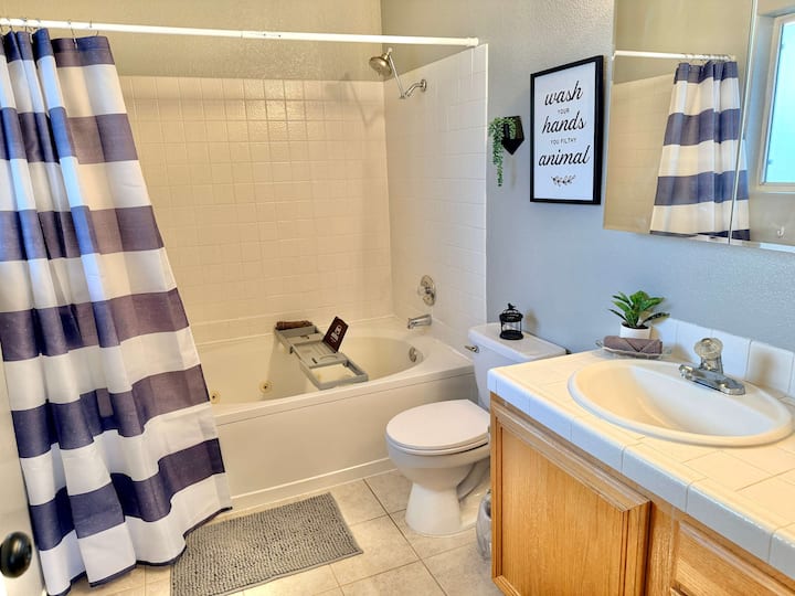 3 Bedroom/ 2 Baths/ 7 Beds - Reno, NV