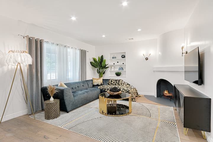 Family-friendly Pool House Near Universal Studios - Los Angeles, CA