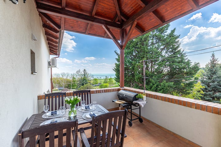 Aqua Suite-jacuzzi, Lake View & Bbq Terrace - Balatonalmádi