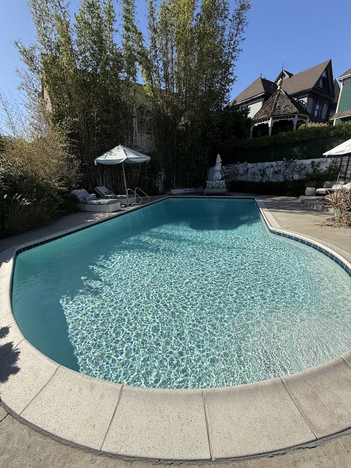 Designer Echo Park Victorian W/ Pool + Parking - Los Angeles, CA