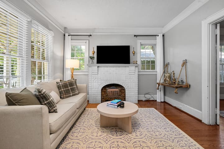Garden Suite On Gladys | Historic Midtown Duplex - Mobile, AL