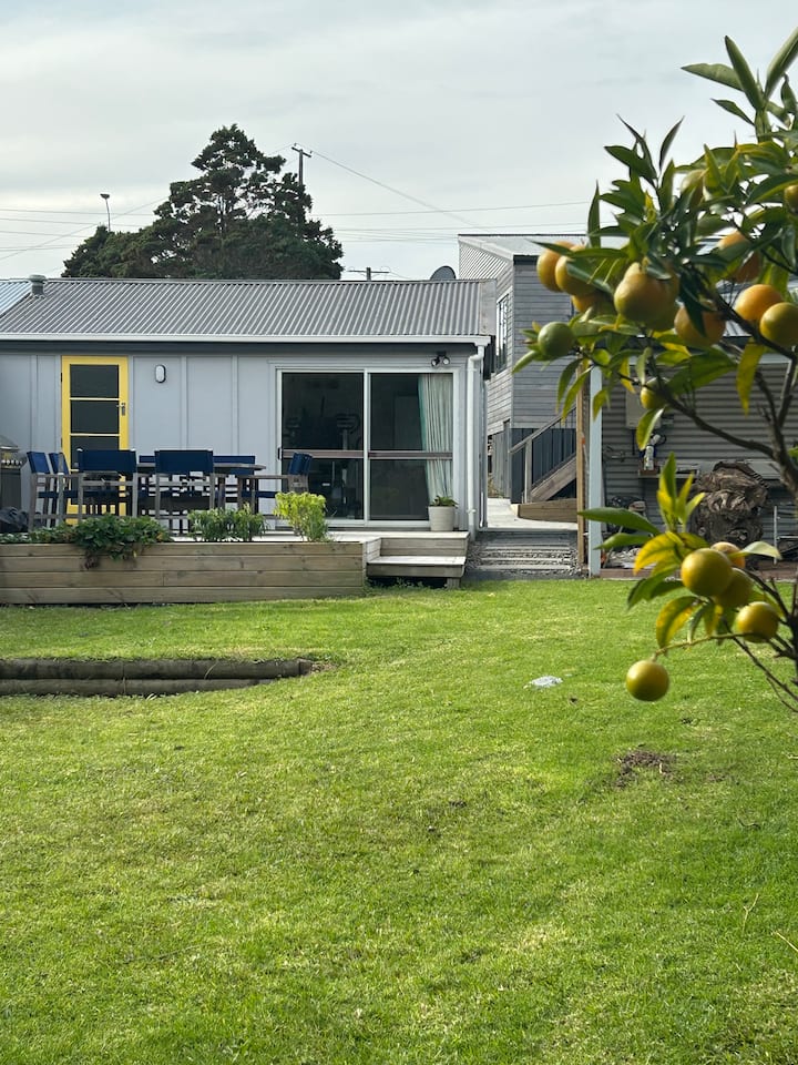 The Lawn – An Easy Raglan Base, Walk To Town - Raglan