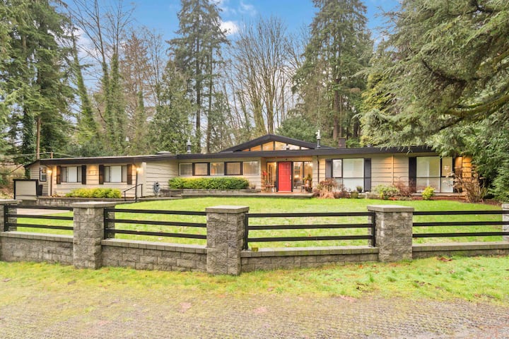 Fifa 2026 Rental | Spacious West Vancouver Estate - Grouse Mountain