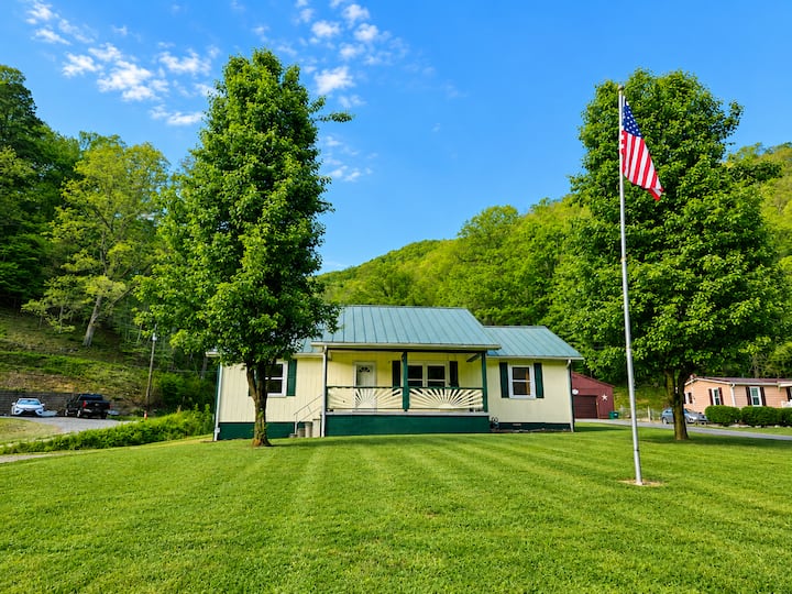 Pawpaw’s Retreat Atv/utv/trailerparking
Neartrails - Kanawha State Forest, Charleston