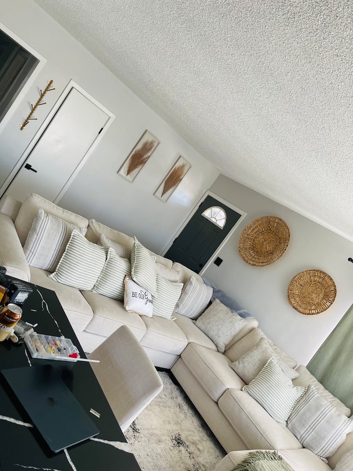 West Covina Lux Stay - Covina, CA