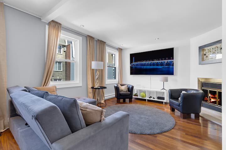 Charmant Logement De 2 éTages Avec Stationnement - Montreal