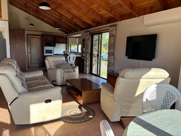 Kookaburra Cottage - Woolmers Estate, Longford