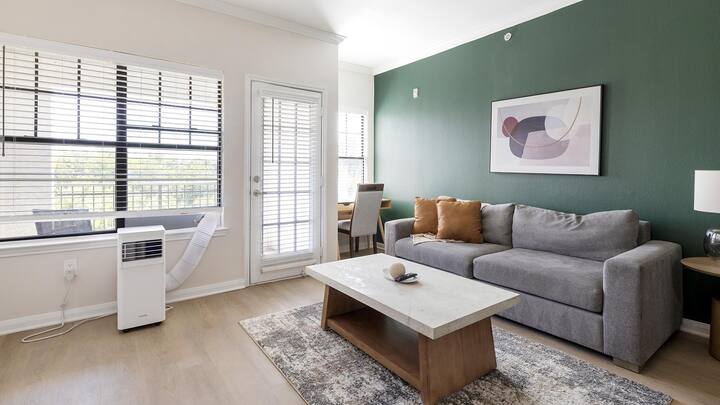 Landing | Stunning 2bd, Gym - Garland, TX
