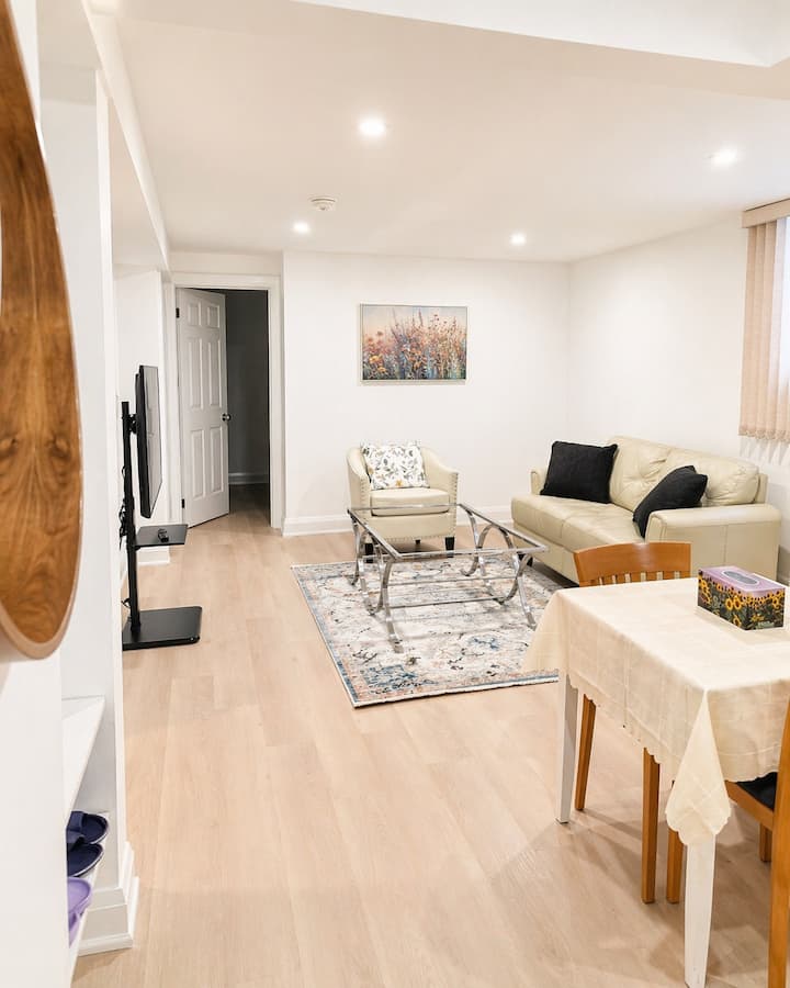 Bright & Peaceful Bsmnt Suite In Richmond Hill-a - Ontario