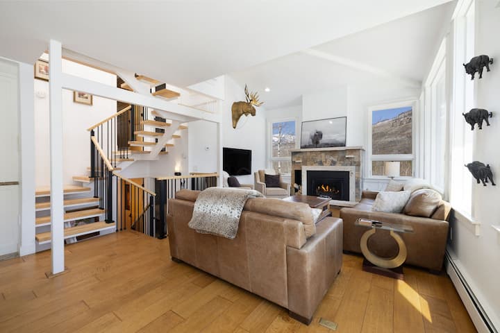 Luxury East Vail Estate W/ Mtn Views & Hot Tub - Vail, CO