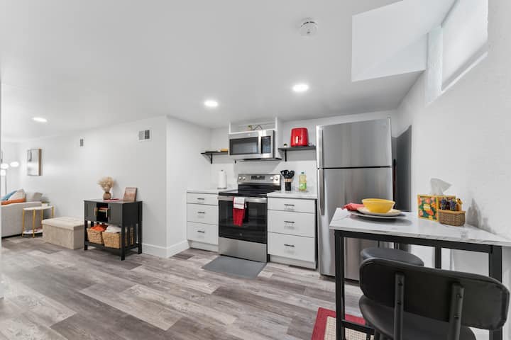 Cozy Studio Close To Ku Medical Center! - Kansas City, MO