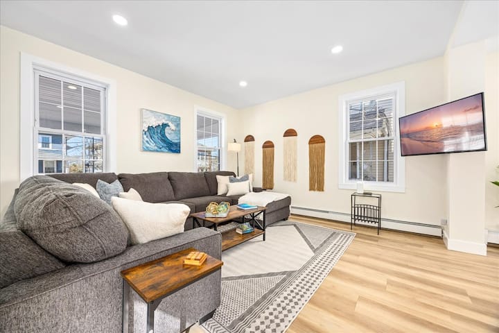 Modern 9br | Sleeps 20 | 1.5 Blocks To Beach - Ventnor City, NJ