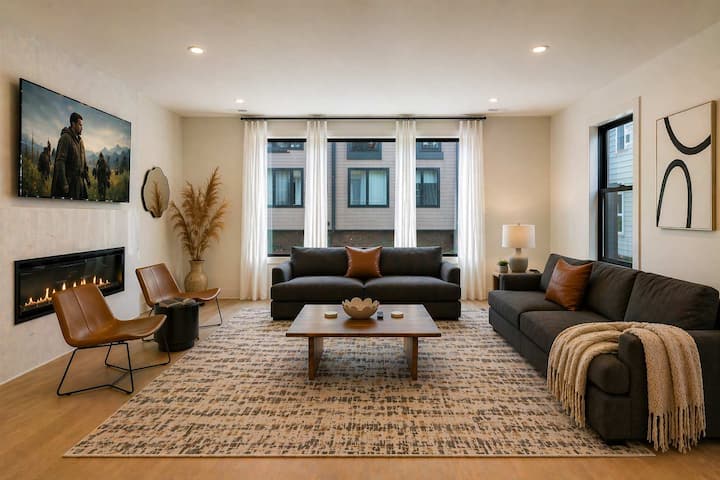 Exclusive Townhome Ft. Rooftop Lounge W/ Hot Tub! - Nashville, TN