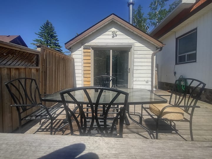 Red Brick Home Garden Suite - Midland