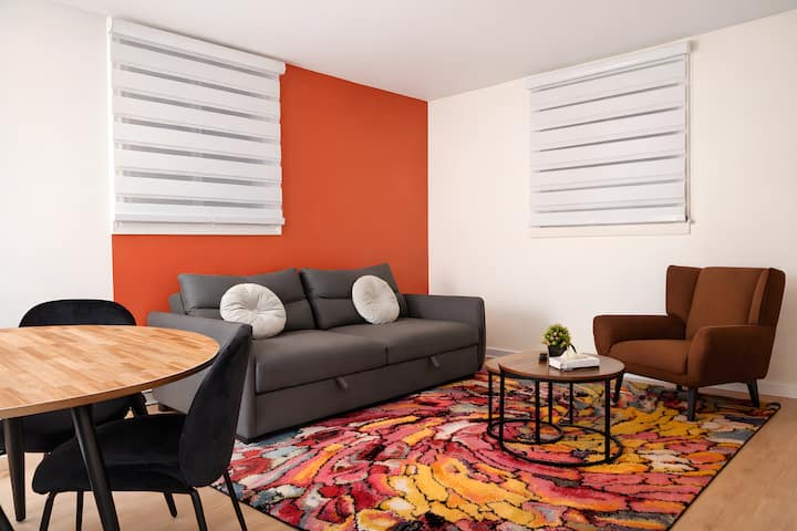 Bright 2br + Parking | 5-min Walk To Metro & Shops - Montreal