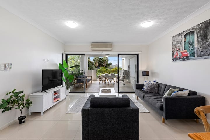 Bright 2br Apt W/ Parking, Balcony & Wifi - Brisbane