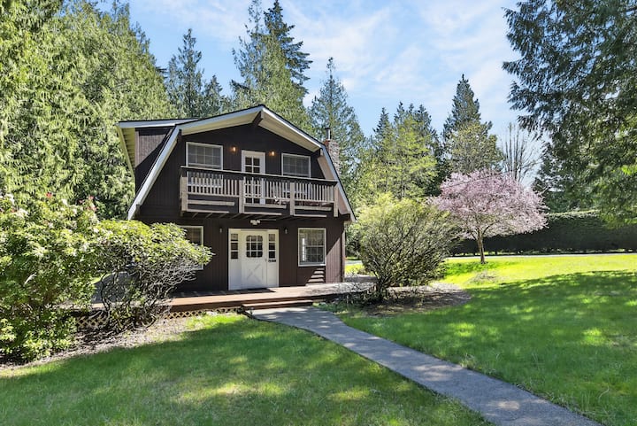 Cozy Conifer Cottage- A Woodland Retreat - Lake Crescent, WA