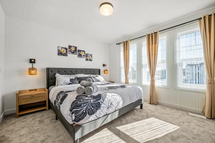 Ravine View With King Bed • Table Tennis • Office - Calgary