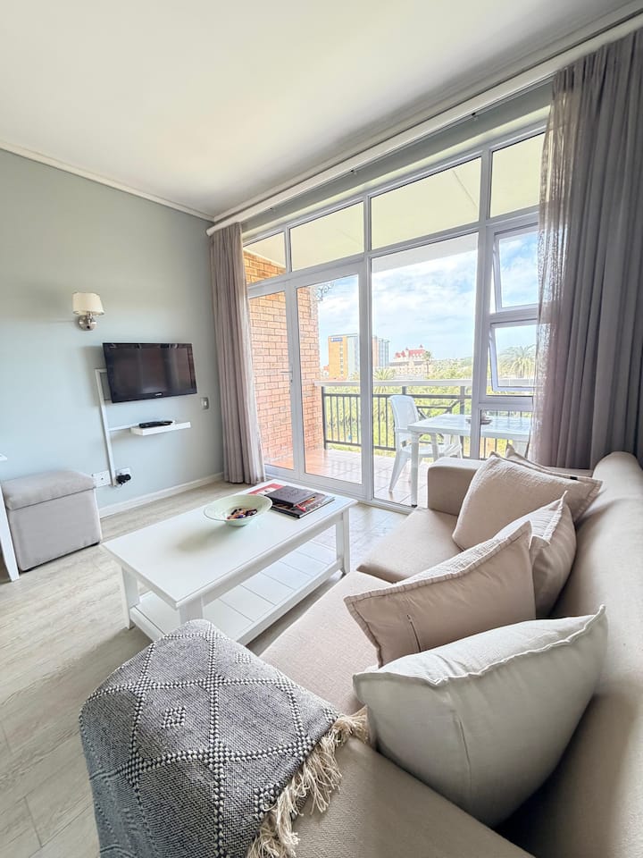 Light & Airy Seaside Tranquility - Gqeberha