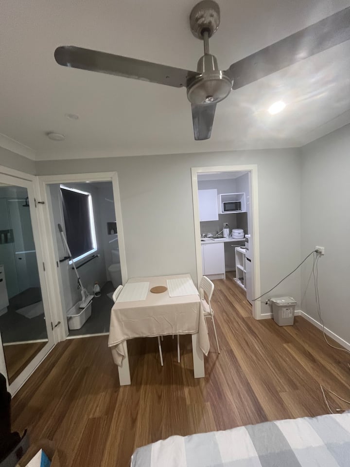 Private Entrance Studio Near Dreamworld - Jacobs Well