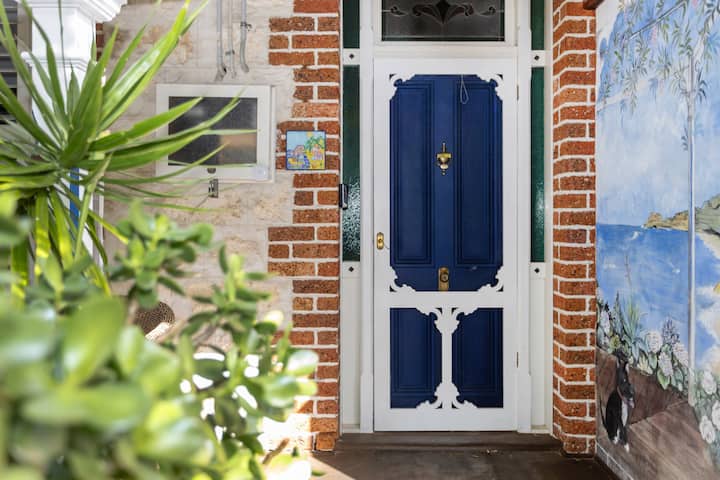 Blue Door On Douglas - Fremantle Heritage Cottage - Fremantle
