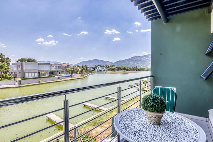 Canal View Holiday Home - Hartbeespoort