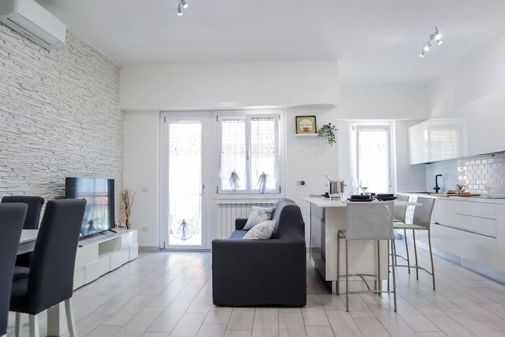 Luminous Central Apartment Near The Sea - Ardea