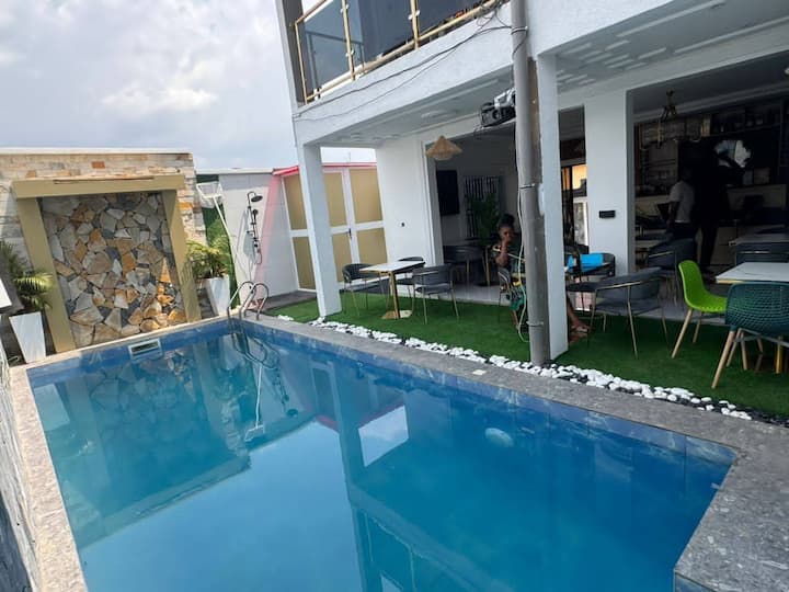 Chambre à Acacia Yaoundé Avec Piscine - Yaoundé