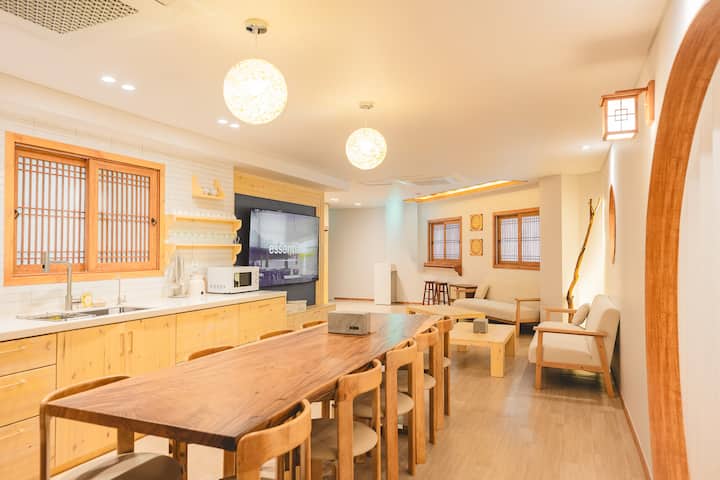 6월특가|광안리한옥stay온:)달 |45평프라이빗 | 해변 도보5분 | 남천역 도보6분 - Busan