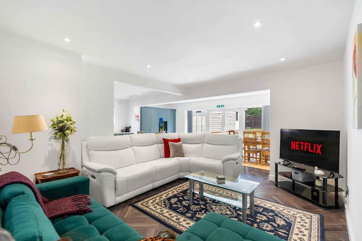 Coral Haven With Parking | By My Getaways - Littlehampton