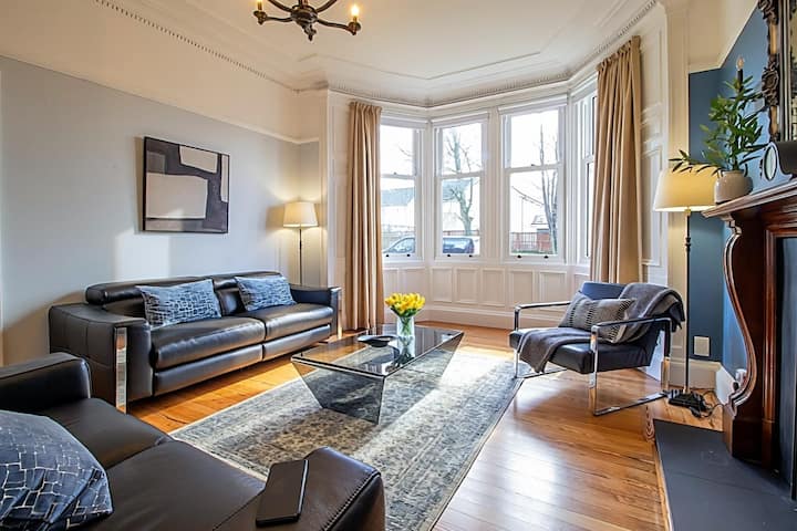 Ravenswood: Stunning Historic 1910 Sandstone Villa - Motherwell