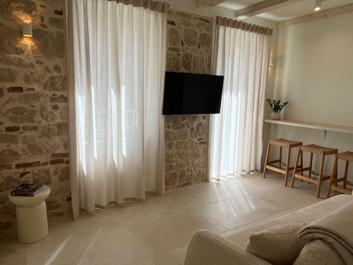 1 Bdr Suite Casa Maja (2) - Vis