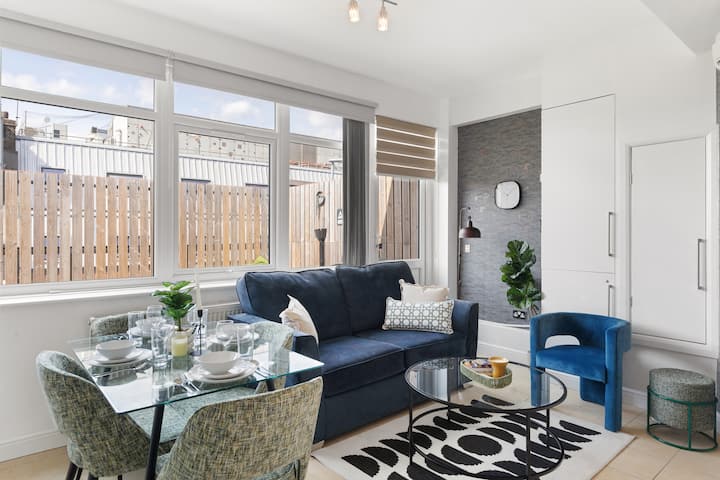 Elegant City Stay – 2br W/ Ensuite & Dining Area - Bloomsbury