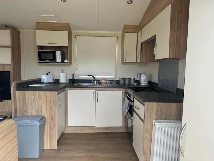 Caravan For Hire At Seawick In Essex Ref 27490sw - Clacton-on-Sea