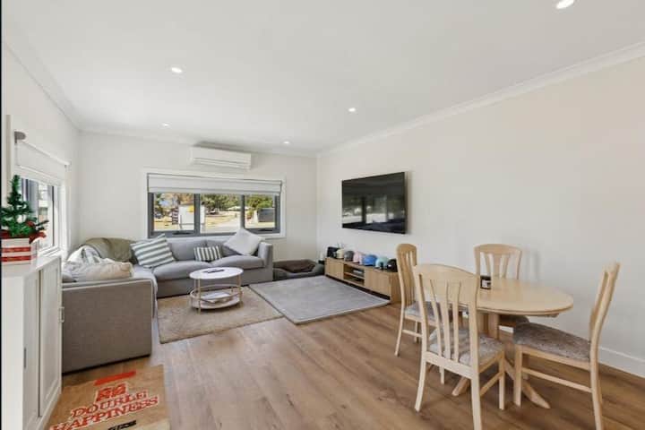 Spacious, Restored Home – Walk To Town | Comfort & - Nagambie
