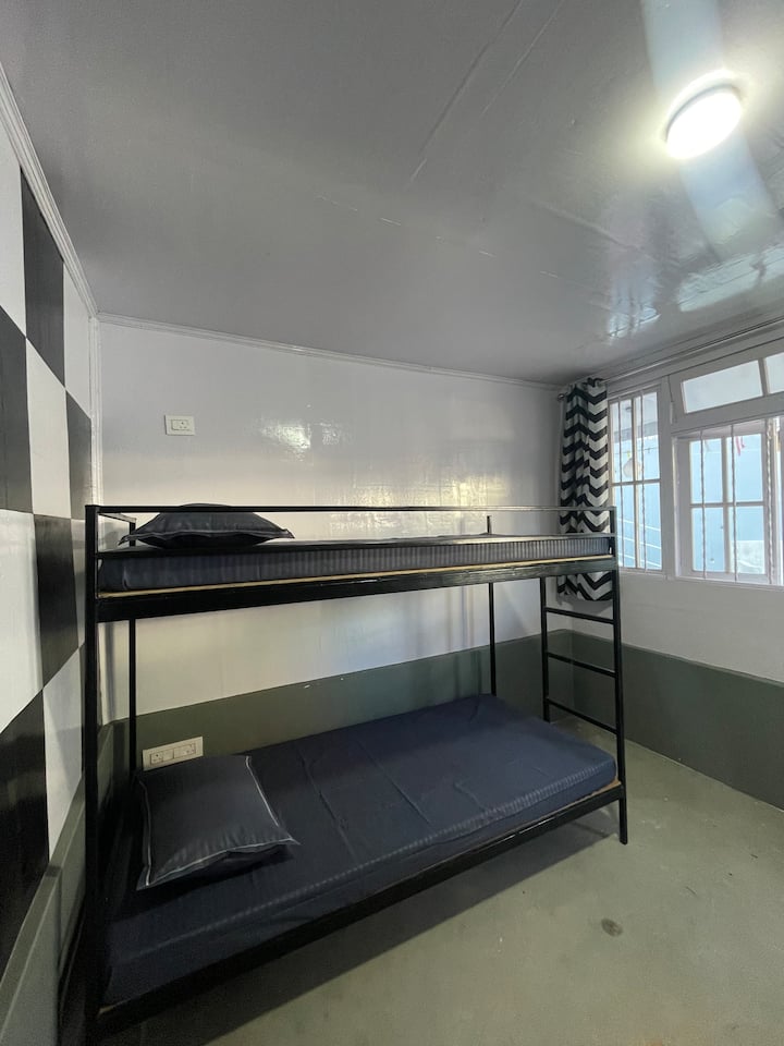 Two Sharing Bed In A Room. - Lava