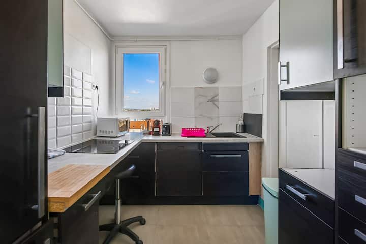 Chic And Comfortable Apart With Parking - Mantes-la-Jolie