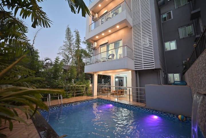 Luxury Lonavala 4bhk | Pvt Pool, Jacuzzi & Games - Lonavla