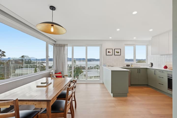 Designer Stay W/ River Views - Hobart