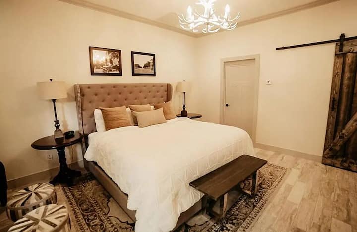 Vintage Hill Haven Queen Studio With Pool - Boerne, TX