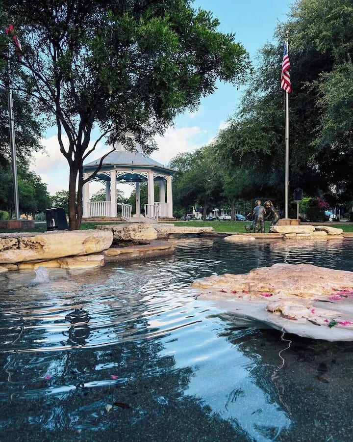 Vintage Hill Haven Queen Studio With Pool - Boerne, TX